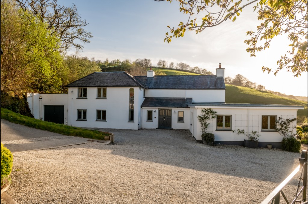Longlands - Lake View Farmhouse - North Devon & Exmoor Farm Holidays